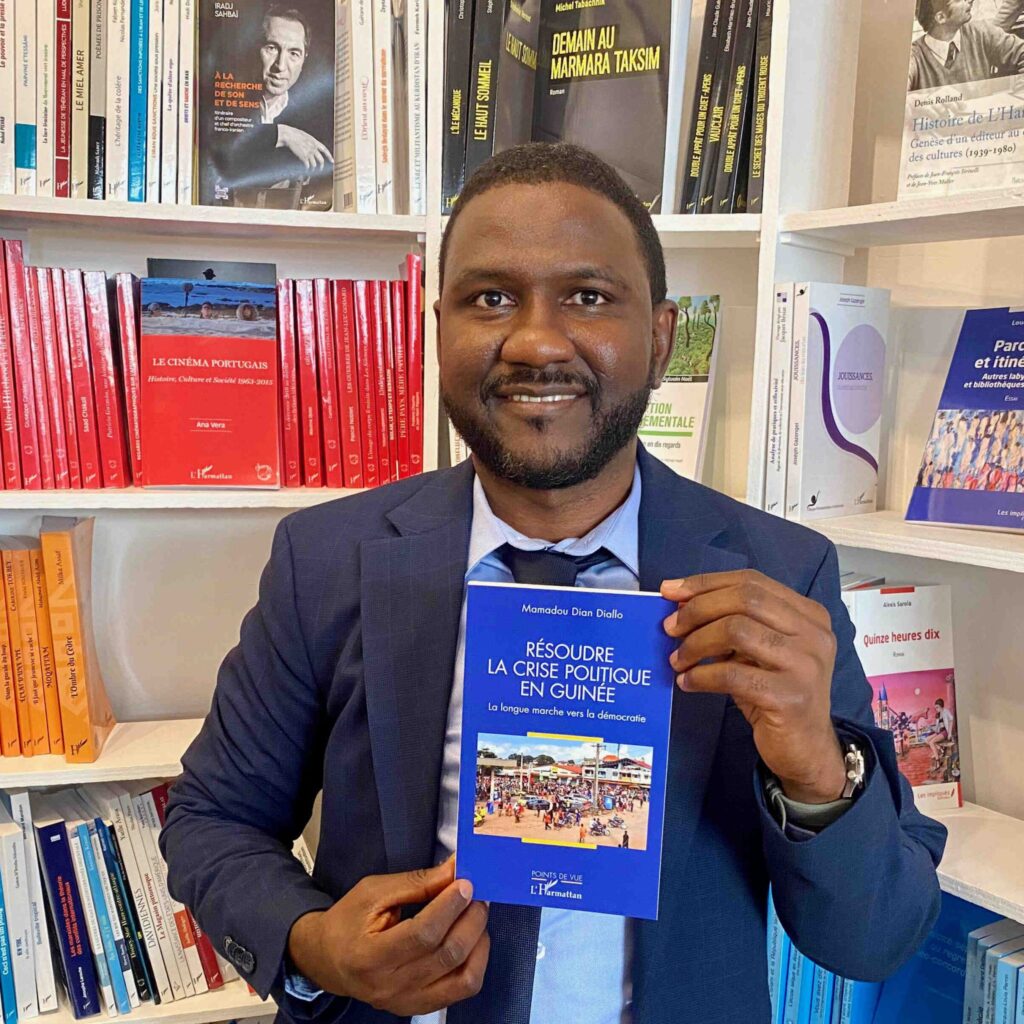 PARIS : Mamadou Dian Diallo signe son premier livre – Le Populaire